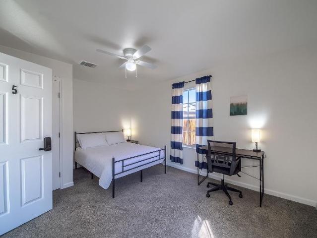 Charming private Room with shared bathroom and co