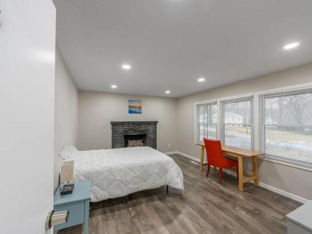Charming Remodeled Home Near Blue Ridge & 39th St. 15 min from Arrowhead Stadium & Kauffman Stadium, Nearby employers. Enjoy convenient access to shopping centers & bus routes