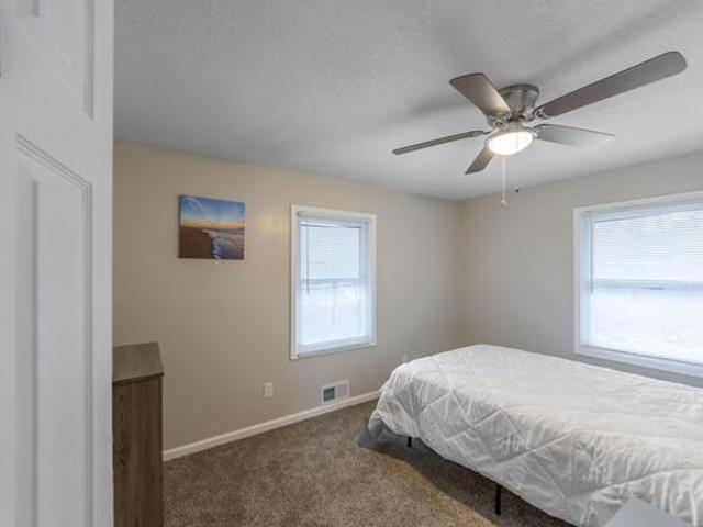 Charming Remodeled Home Near Blue Ridge & 39th St. 15 min from Arrowhead Stadium & Kauffman Stadium, Nearby employers. Enjoy convenient access to shopping centers & bus routes