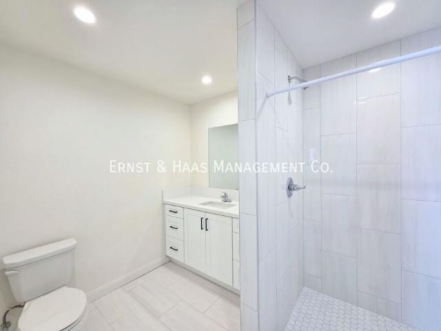 Charming Remodeled Studio Near Downtown Long Beach! $500 MOVE IN SPECIAL ON APPROVED CREDIT ONLY