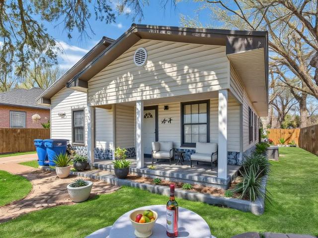 Charming Renovated 3 Bed / 2 Bath Home – 1904 Church St, Greenville, TX