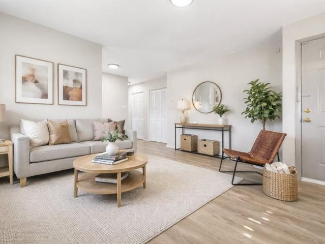 Charming Renovated _Bedroom Apartment in Magnolia