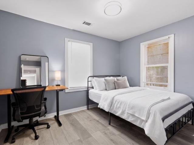 Charming Room in Macon!