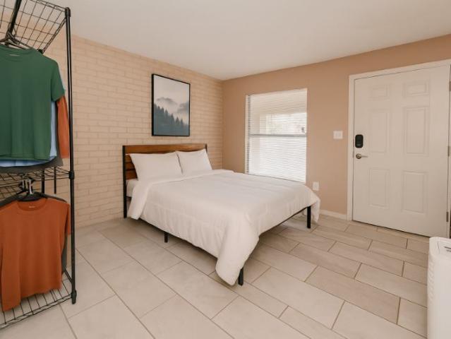 Charming Room in Orlando