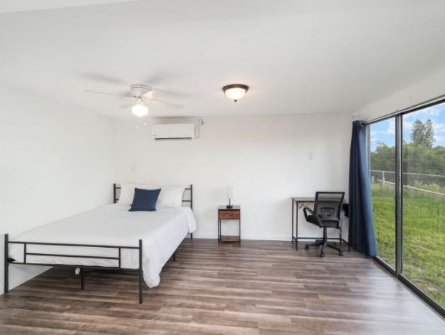 Charming Room in Port Charlotte