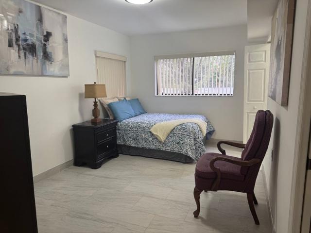 Charming Single Bedroom