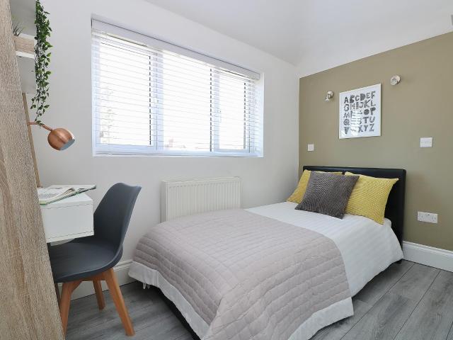 Charming single bedroom ensuite in a shared house Has a Room