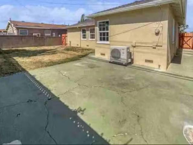 CHARMING SINGLE HOUSE AVAILABLE FOR IMMEDIATE MOVE IN TODAY!.
