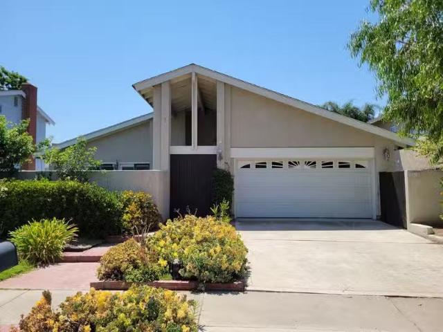 Charming single story home 3812 Beaver St