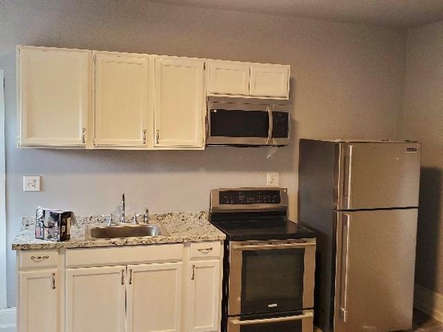 Charming Single Unit in Glen Lyon | $900 | 64 Arch