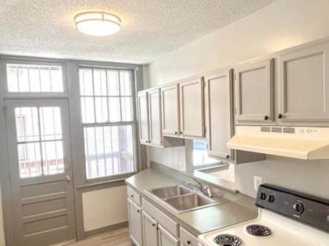 Charming Single Unit in Hartford | 926 Asylum Ave