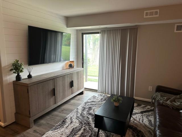 Charming Single Unit in Madison Heights | 270 E Th
