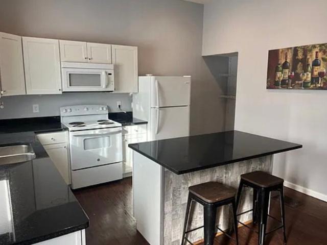 Charming Single Unit on E Oak StLouisville_$_Avail