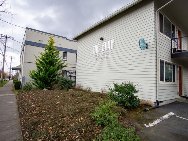 Charming St. John's 2 Bedroom: Look & Lease For FREE RENT!