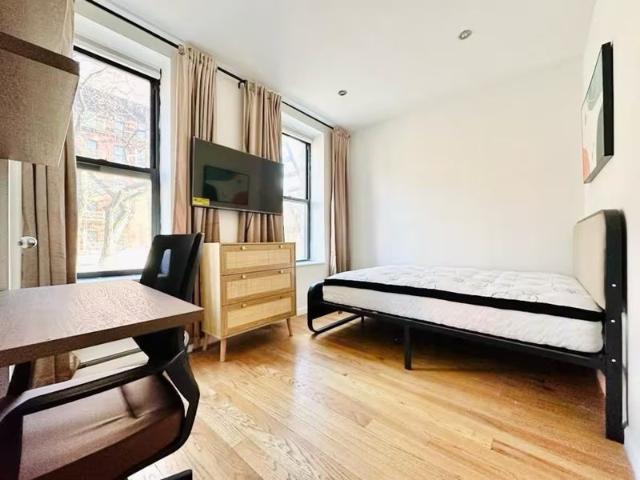 Charming St Marks Ave Room near Manhattan