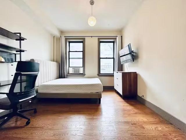 Charming St Marks Ave Room near Manhattan