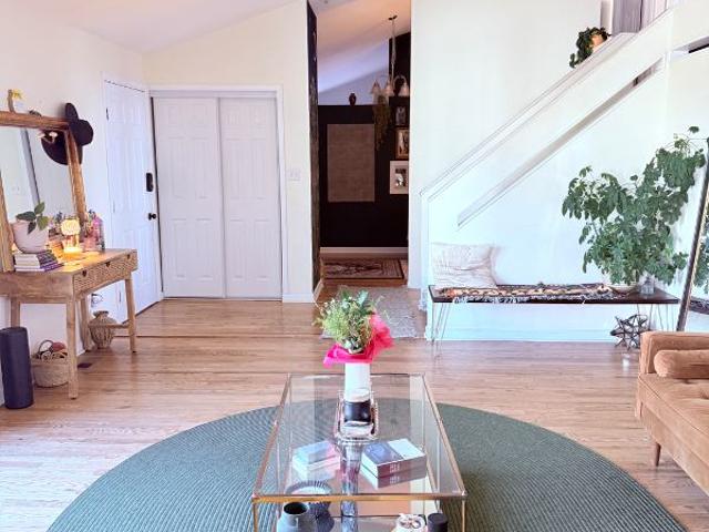 Charming Studio Basement in House