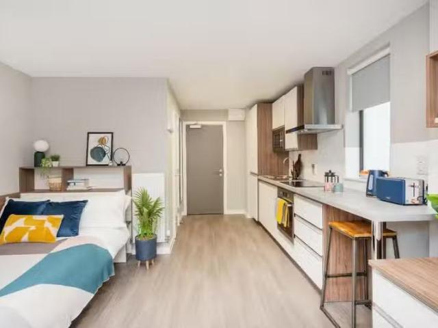 Deal! Studio flat for rent in Unity Street, Bristol, BS2