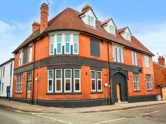 Just in! Studio flat for rent in King Alfred Street, Derby, De.