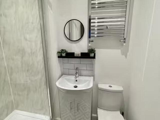 Unique Studio flat for rent in Livingstone Road, Derby, Derbys.