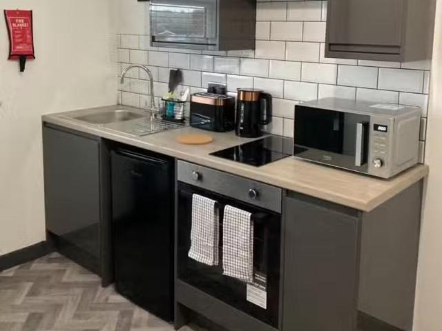 Cheap Studio flat for rent in Studio 6, Shobnall Street, Burto.