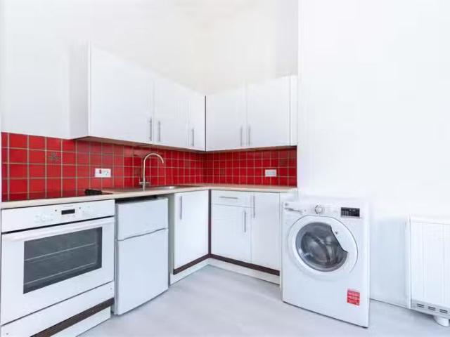 Unique Studio flat for rent in Studio Flat, Crescent Road, Bou.