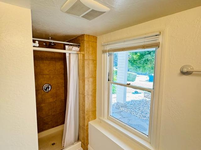 Charming studio in the heart of the Junior College