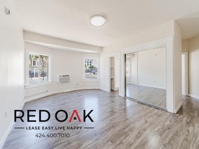 ~2 Weeks FREE~ Charming Studio with Lots of Natural Light and On Site Laundry ~ Near Echo Park!