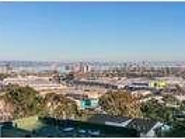 Charming & Sunny 2BD+Den/1BA Victorian Duplex w/ Bay Views, Den, Deck, Hwd.