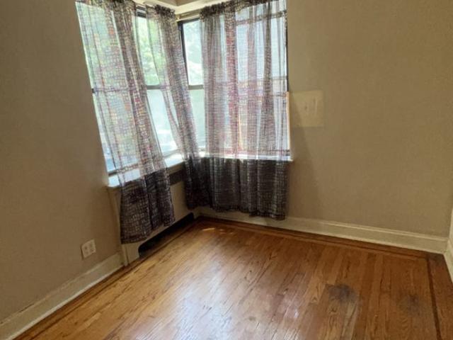 Charming sunny room available in Washington Height