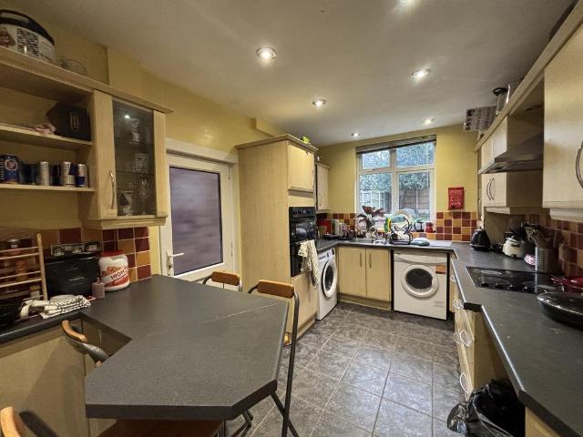 Charnock Avenue, Wollaton Park NG8 5 bed house to rent £1,825 pcm £421 pw