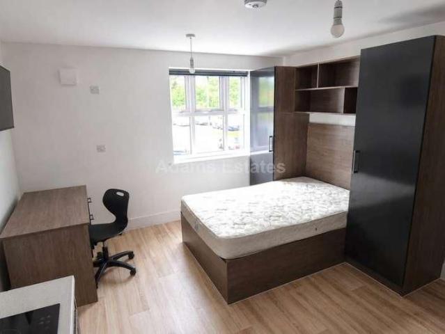 Charndon Close, Reading, RG2