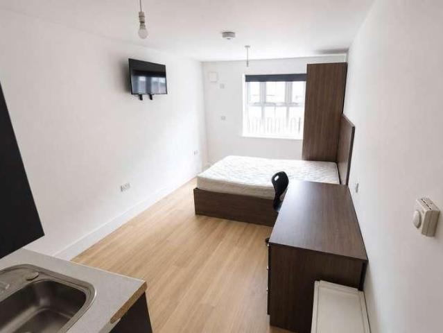 Charndon Close, Reading, RG2