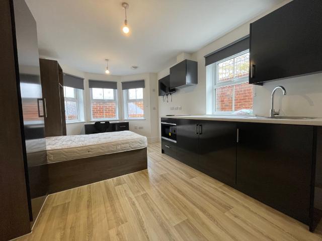 Charndon Close, Reading RG2, Studio to rent, £985 pcm | PrimeLocation