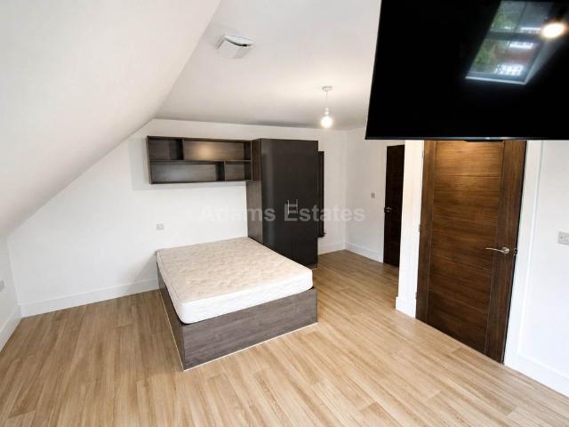 Charndon Close, Reading RG2, Studio to rent, £1,365 pcm | PrimeLocation