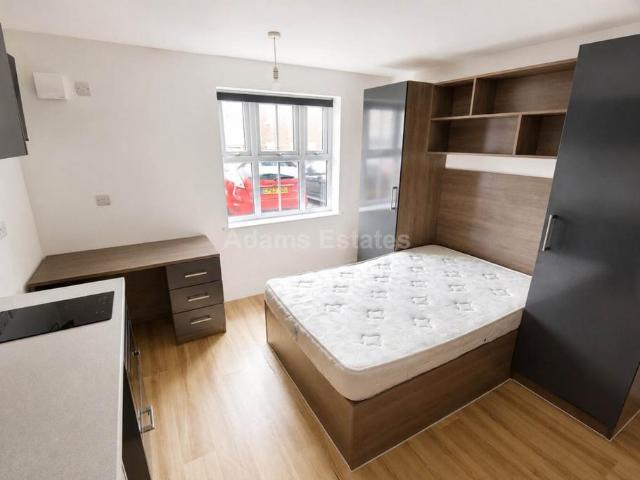 Charndon Close, Reading Studio to rent £1,062 pcm £245 pw