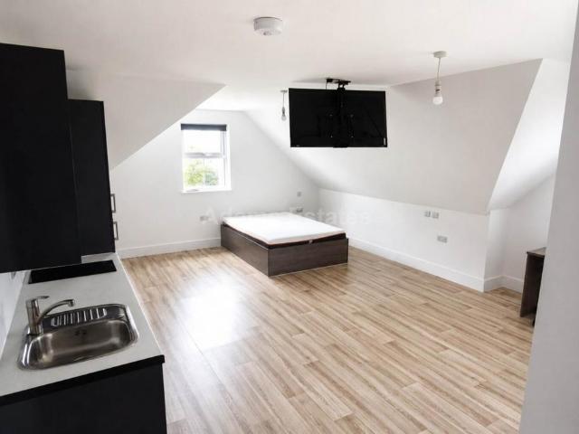 Charndon Close, Reading Studio to rent £1,365 pcm £315 pw