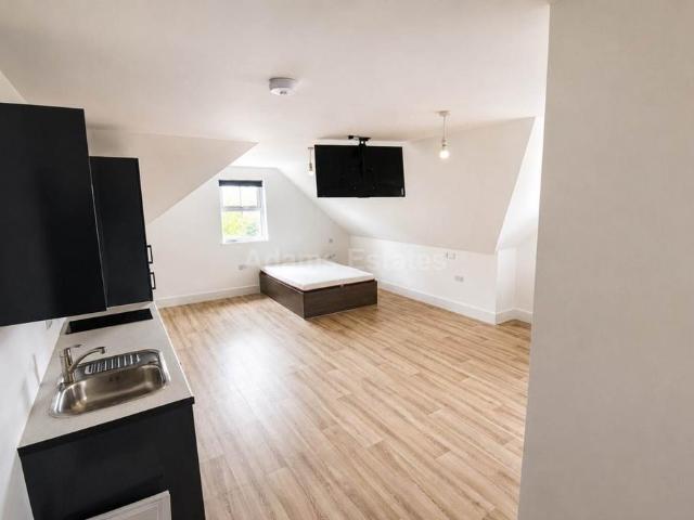 Charndon Close, Reading Studio to rent £1,365 pcm £315 pw