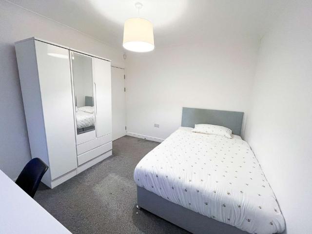 Charnwood Avenue Room 3