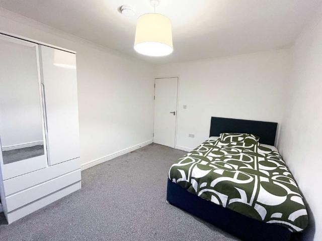 Charnwood Avenue Room 3