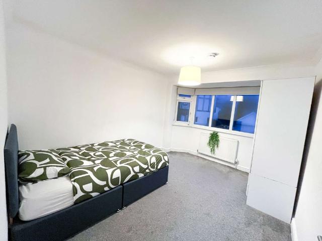 Charnwood Avenue Room 5
