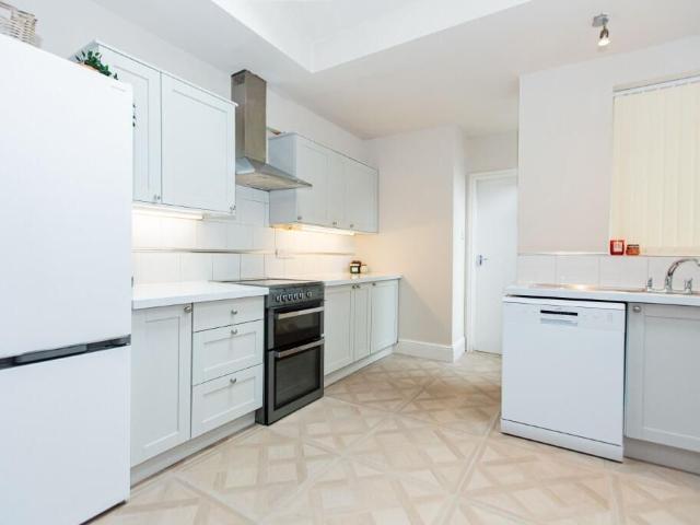 Charnwood Grove, Nottingham NG2, 4 bed property to rent, £550 pcm | PrimeLocation