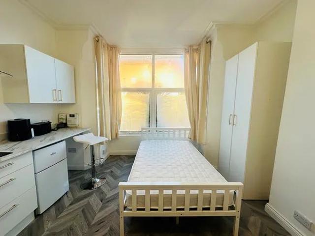 Charnwood Grove, Nottingham, NG2
