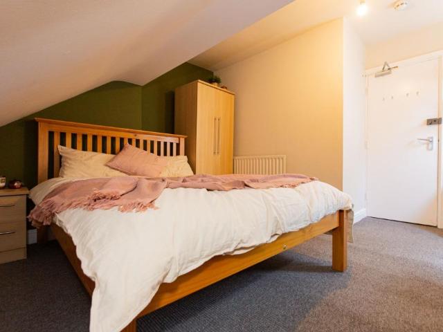 Charnwood Grove, West Bridgford NG2 5 bed detached house to rent £2,275 pcm £525 pw