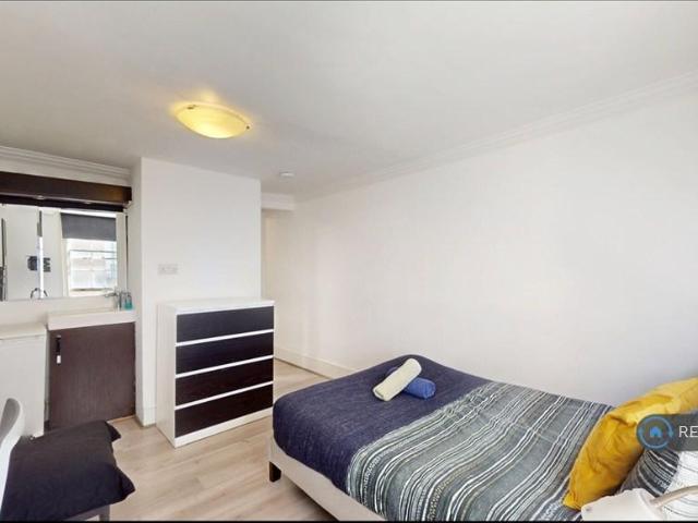 Charring Cross Prime Location. 1 bed in a flat share to rent £1,950 pcm £450 pw