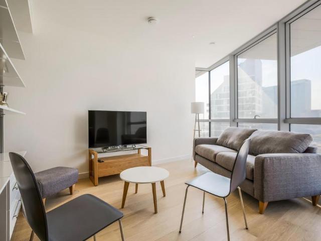 Charrington Tower, New Providence. Apartment to rent £2,300 pcm £531 pw