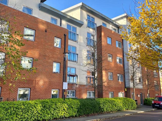 Charrington Place, St Albans AL1, 2 bed flat to rent, £1,332 pcm | PrimeLocation