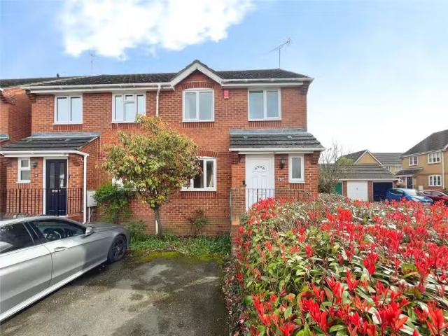 Charta Road, Egham, Surrey, TW20 8XG
