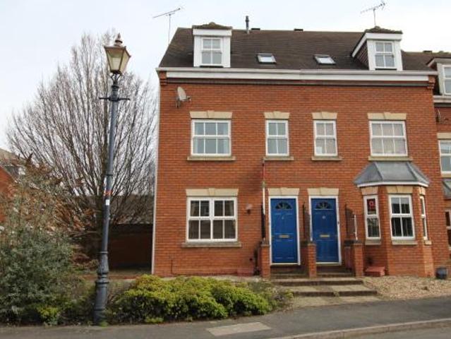 Charter Approach, Warwick 3 bed townhouse to rent £1,325 pcm £306 pw