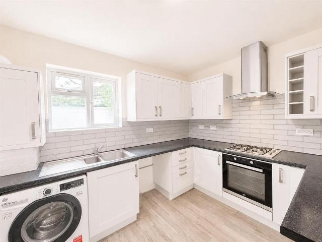 Charter Crescent, Hounslow TW4 3 bed end of terrace house to rent £2,300 pcm £531 pw